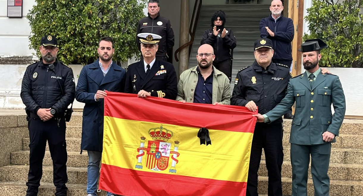 #ElPuerto de Santa María - El Puerto de Santa María guarda un minuto de silencio en memoria de ...